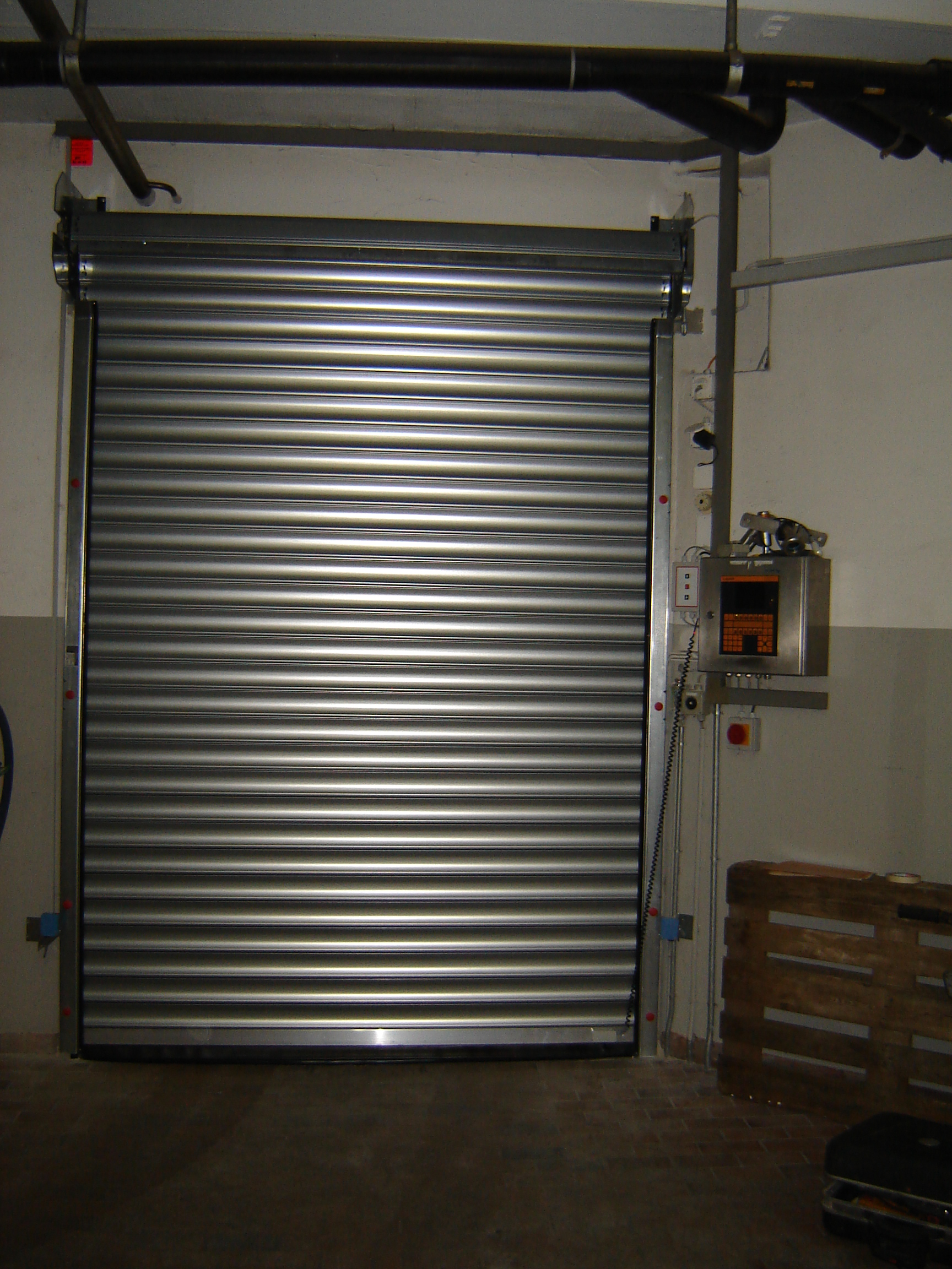 Bauteil AG - IHR KOMPETENTER PARTNER FÜR INDUSTRIETORE